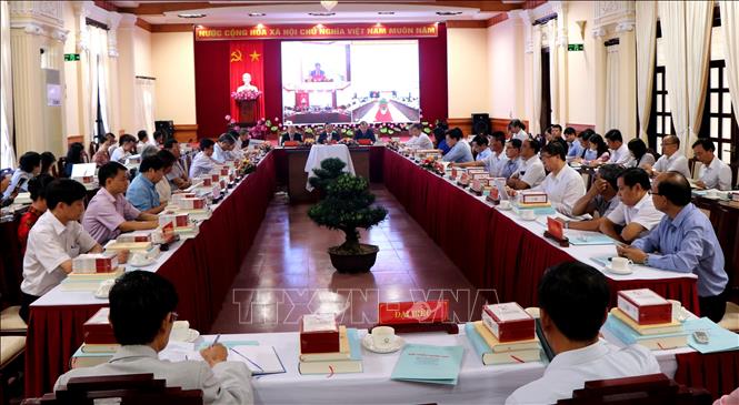 National seminar spotlights value systems, human standard in new period