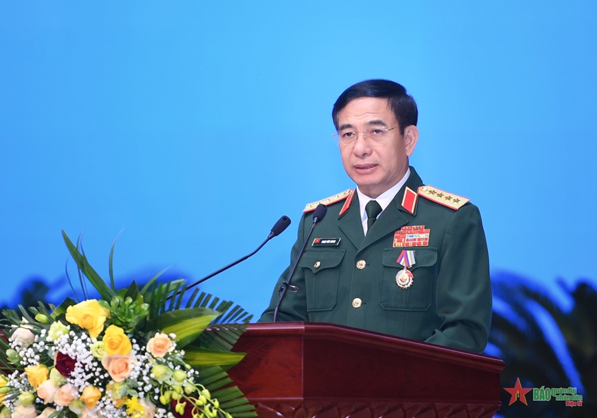 Cuban Government presents noble orders to Vietnamese defense and former ...