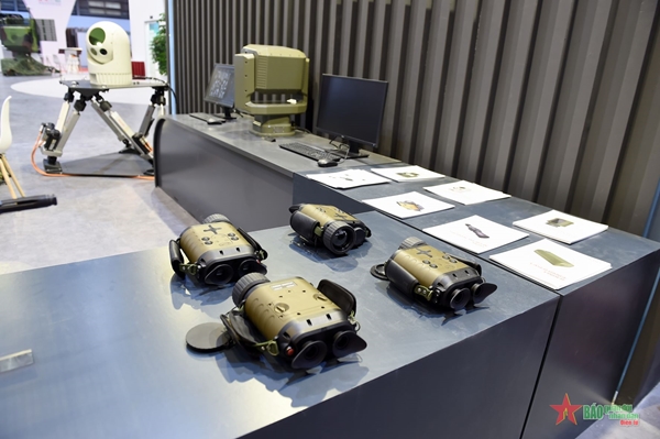 Viettel showcases modern military products at Vietnam International ...