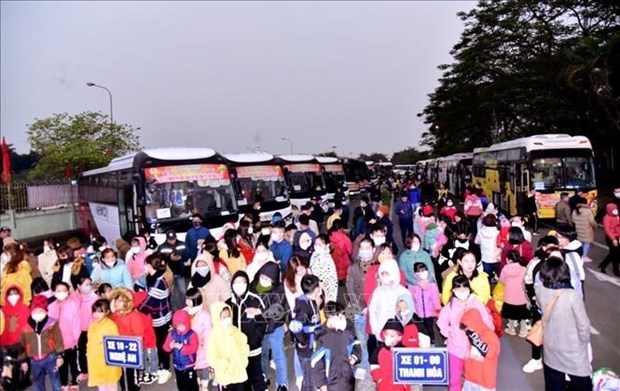 Thousands of poor workers supported to return home for Tet