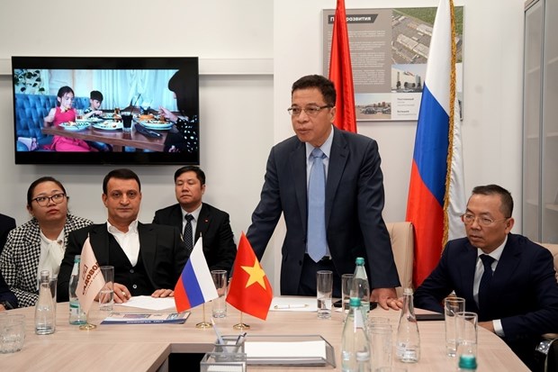 Embassy delegation visits businessmen in Moscow-based Sadovod shopping ...