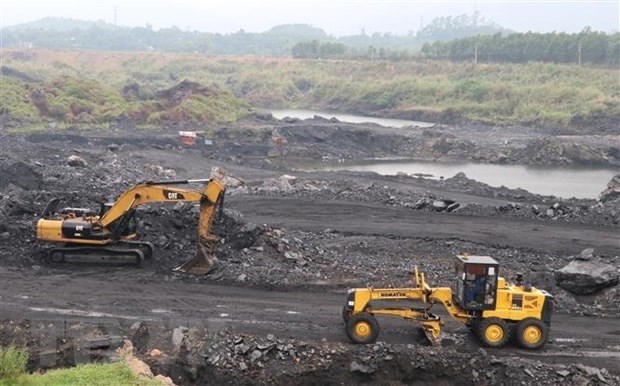 Vietnam, Laos boost cooperation in energy, mining