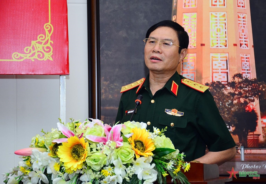 Defense leader checks construction of Phan Thiet Airport