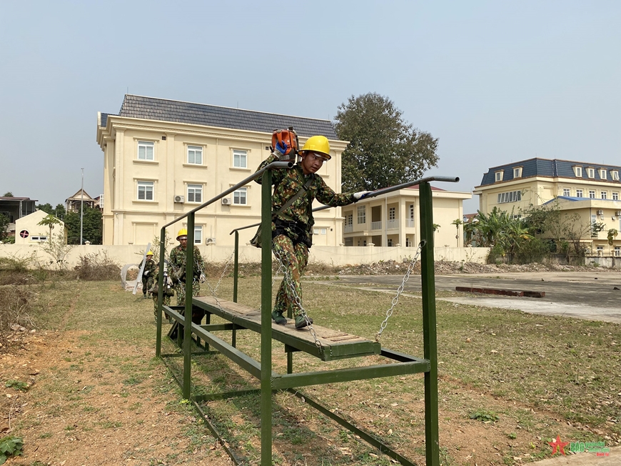 Training session in MR2’s Engineer Brigade 543