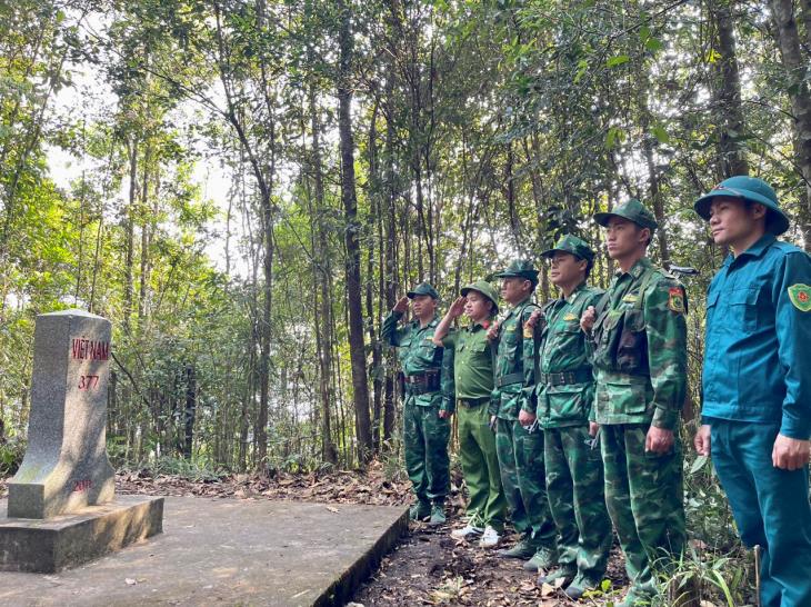 Vietnamese and Lao border guard forces conduct bilateral patrol