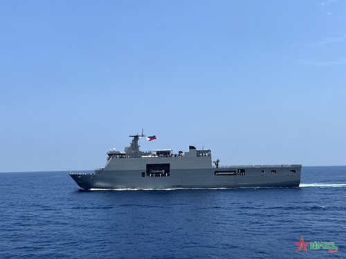 Vietnamese frigate joins ASEAN Fleet Review in the Philippines