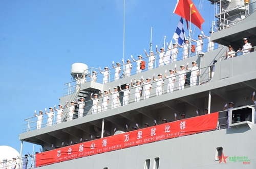 Chinese training ship visits Da Nang city