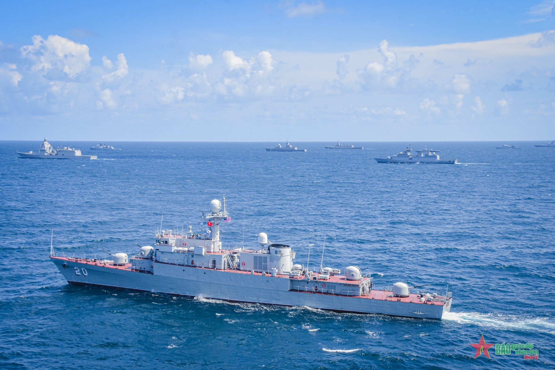 This is how troops take aerial photographs of warships in formation at ...