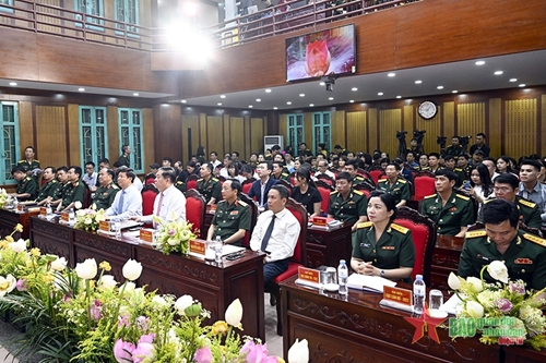 Winners of 14th “Simple but noble examples” writing contest honored