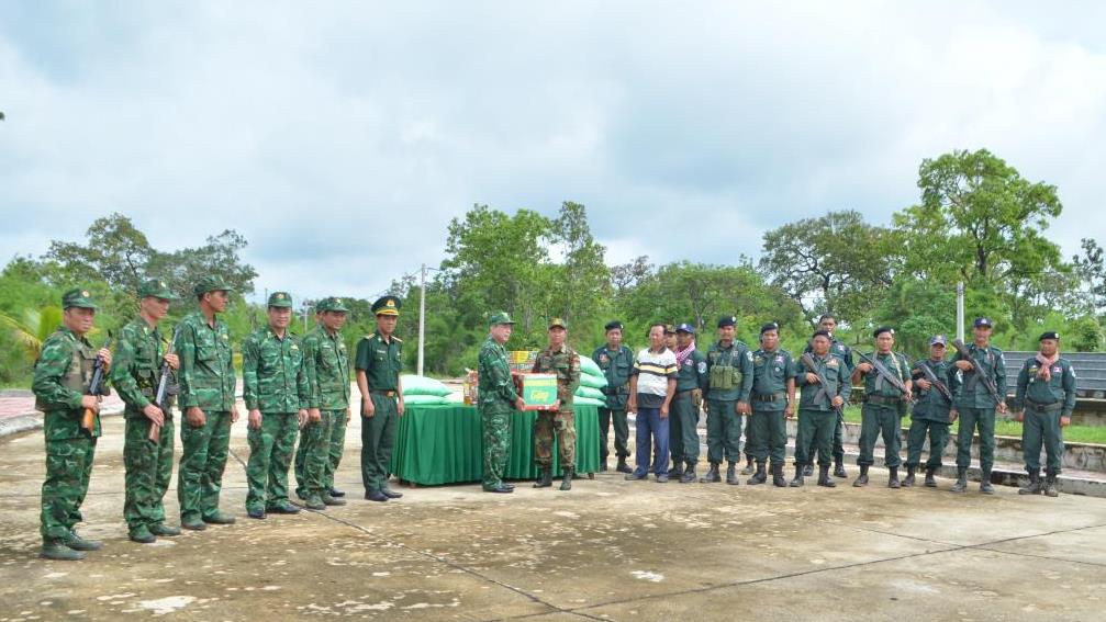 Vietnamese, Cambodian border defense forces enhance cooperation