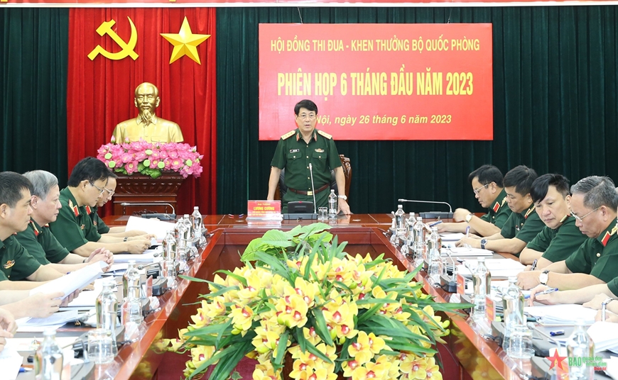 General Luong Cuong chairs emulation and commendation conference