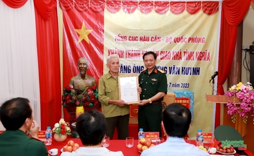 GDL hands over gratitude houses to Ha Nam policy families