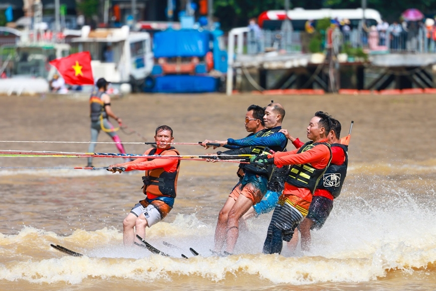 Water sports festival takes place on Saigon River