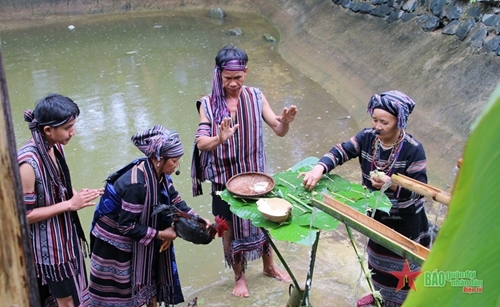 Traditional ritual of H’re ethnic community