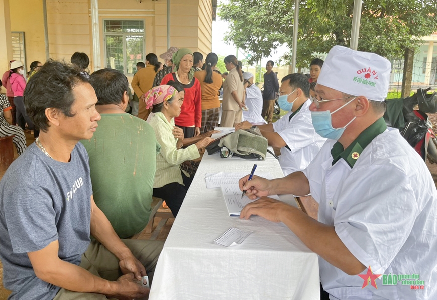 Gia Lai’s border guard force provides healthcare for people in border areas
