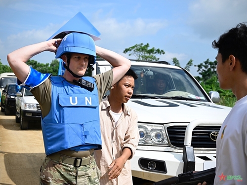 Military observers practice handling typical challenge at U.N ...