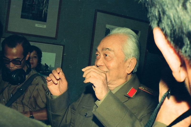 General Vo Nguyen Giap through the lens of photographer Tran Hong