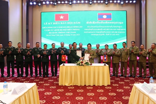 Lao General Department of Police and Vietnam Border Guard Command held ...