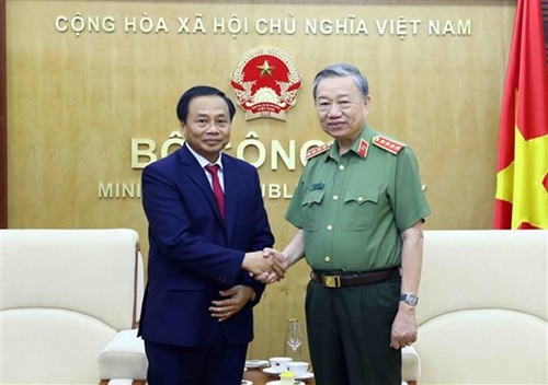 Vietnamese, Lao public security ministries step up cooperation