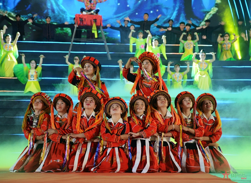 Cultural features of ethnic minority groups honored