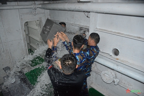 Sailors share ship’s damage repair experience