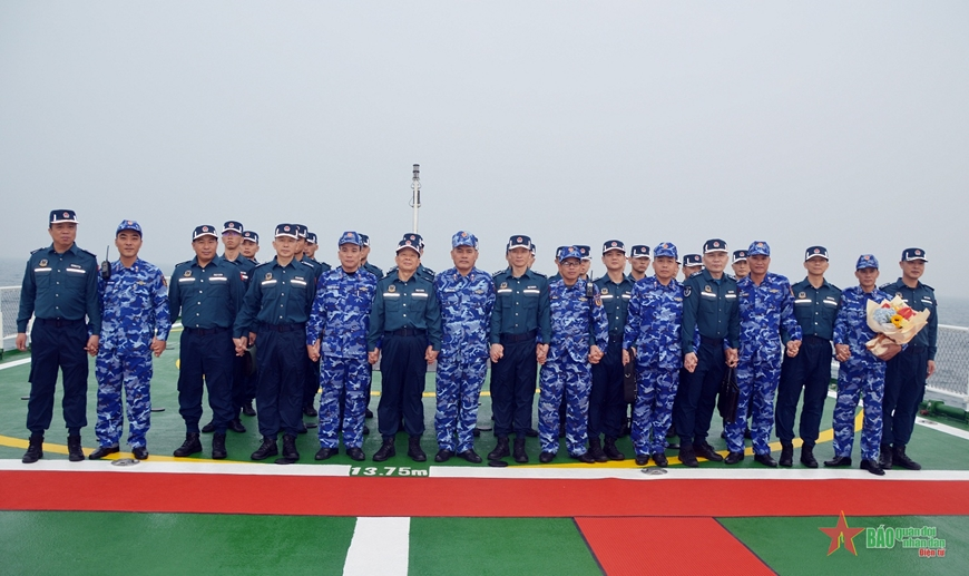 Vietnamese and Chinese coast guards conduct joint patrol