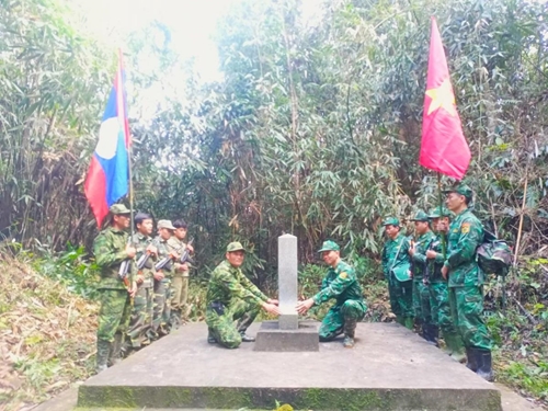 Vietnam, Laos conduct joint border patrol