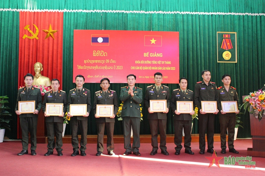 Vietnamese language training course for Lao officers concluded