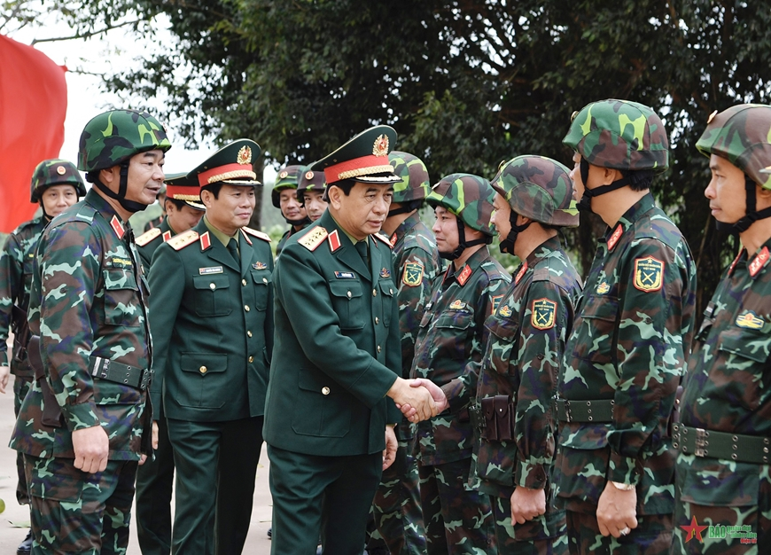 General Phan Van Giang inspects Army Corps 12’s rehearsal of upcoming ...