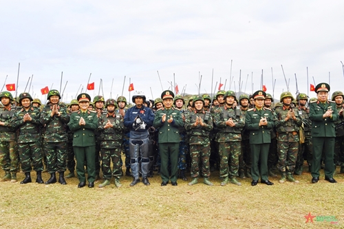General Phan Van Giang inspects Army Corps 12’s rehearsal of upcoming ...