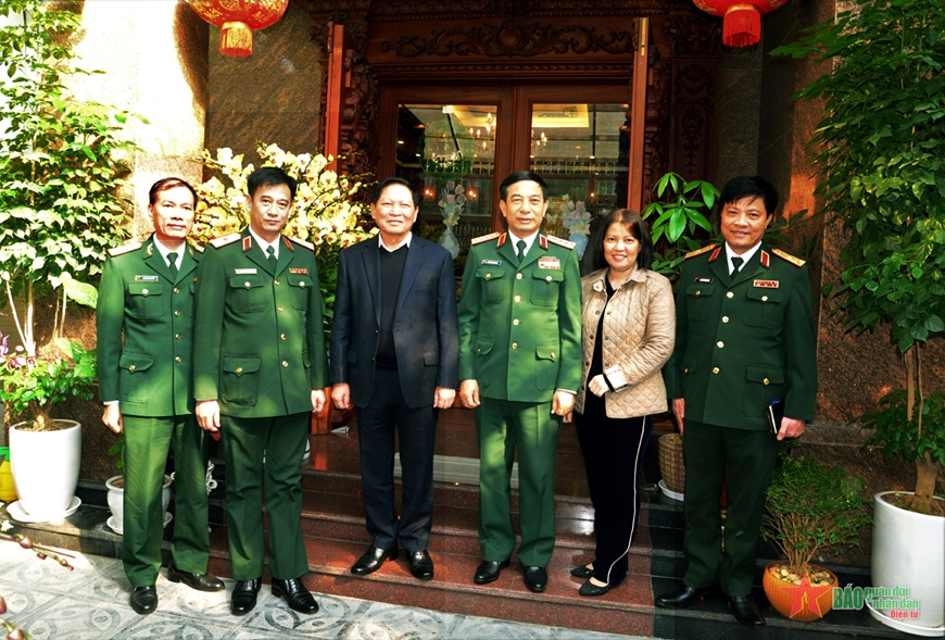 Defense Minister visits retired General Ngo Xuan Lich on VPA’s founding ...