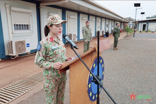 EUTM RCA holds flag-saluting ceremony to mark VPA’s founding anniversary