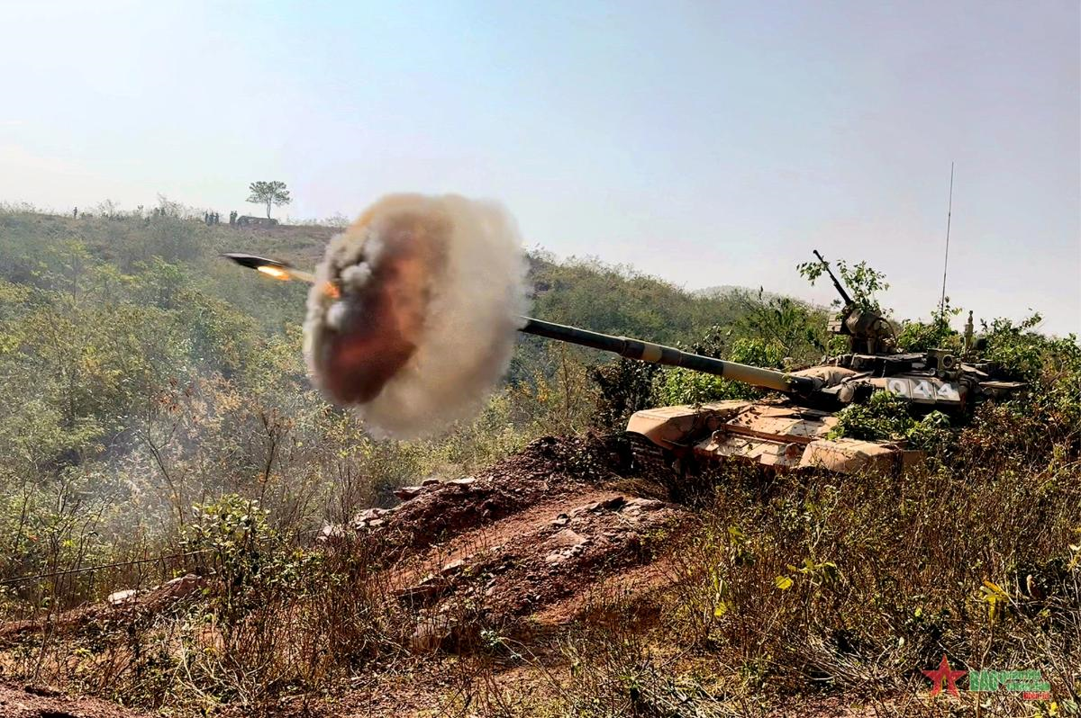 Elite, compact, strong Army Corps 12 in exercise