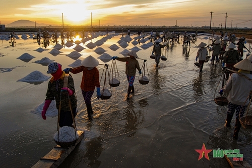Salt-making in Tuyet Diem