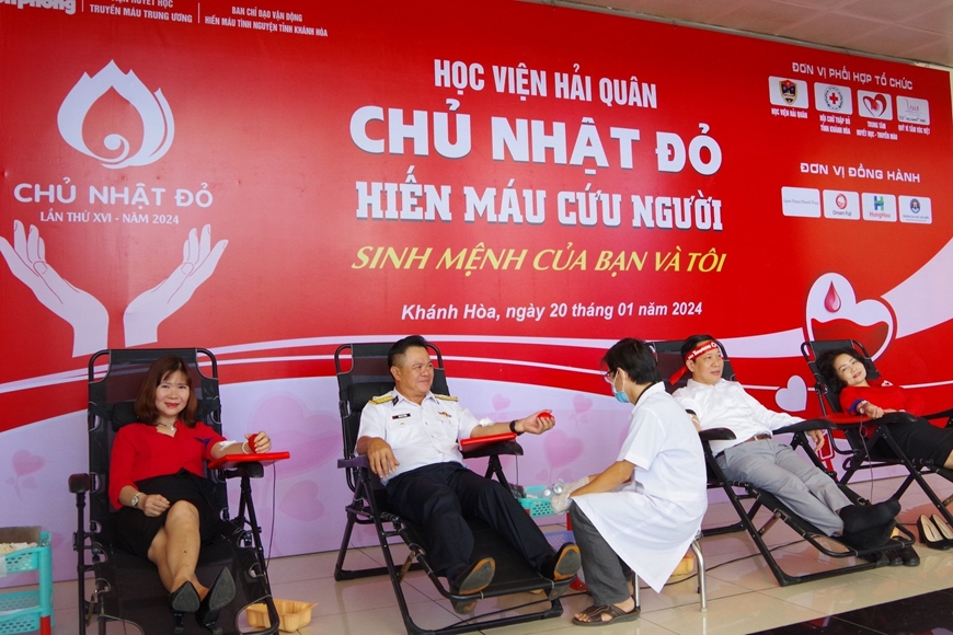 Naval Academy holds voluntary blood donation program