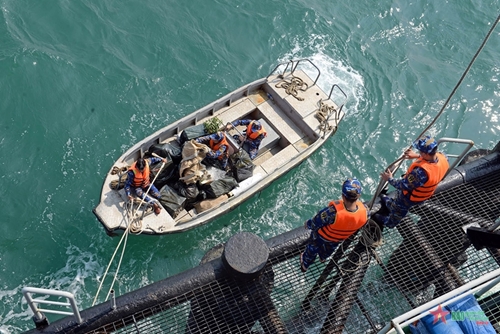 Naval Region 2 Command completes pre-Tet visit to those on duty at sea