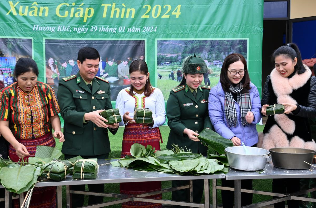 Border guard troops pay gratitude to people in border areas on lunar ...