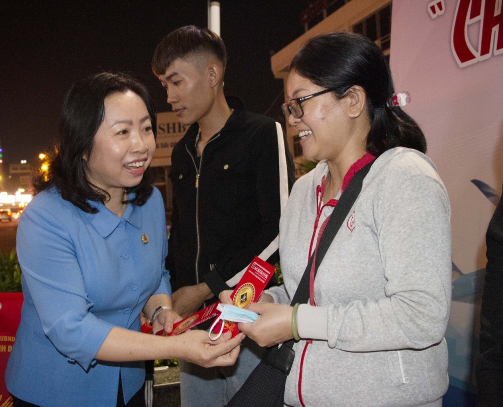 Efforts made to bring Tet to national contributors and needy labors