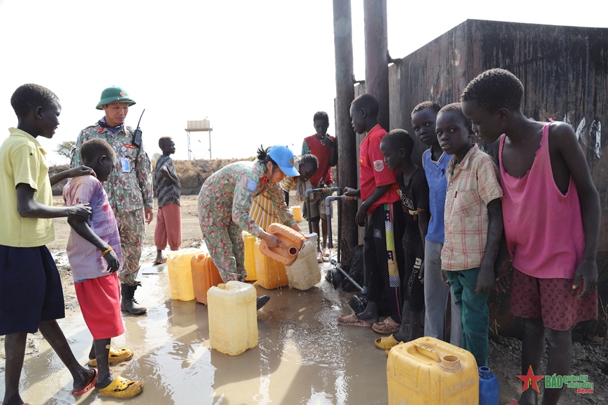 Vietnamese Engineering Company provides fresh water to Abyei people
