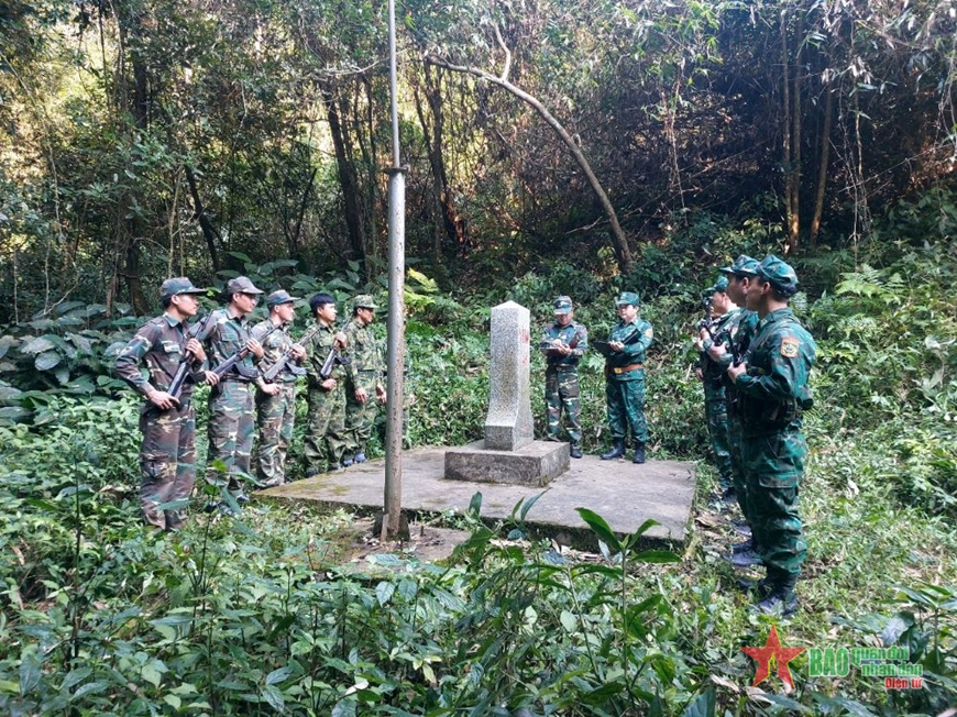 Vietnam, Laos conduct joint border patrol