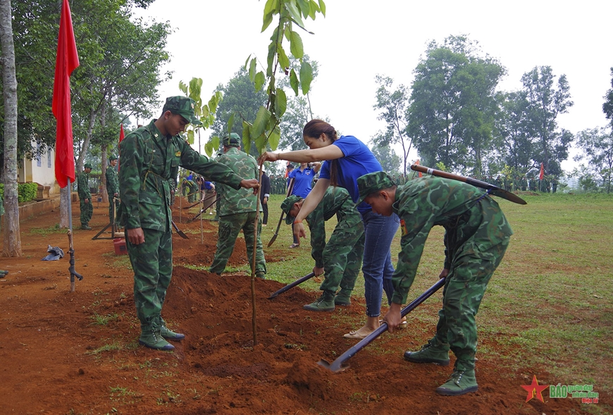 Dak Nong’s border guards plant 2,000 trees