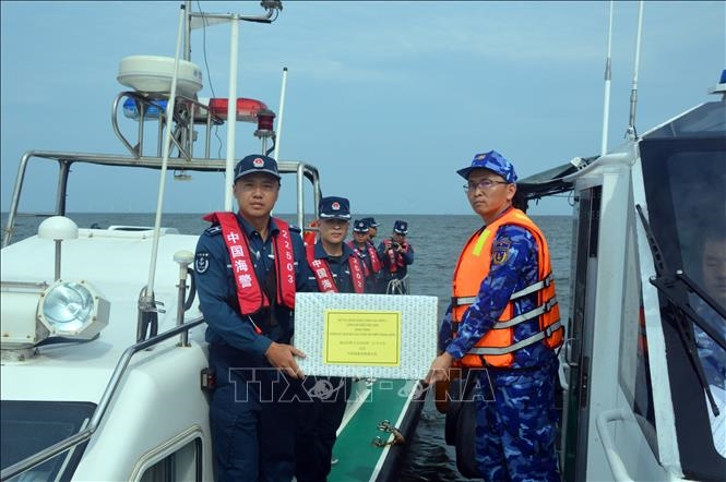 Vietnamese and Chinese coast guards conduct joint patrol