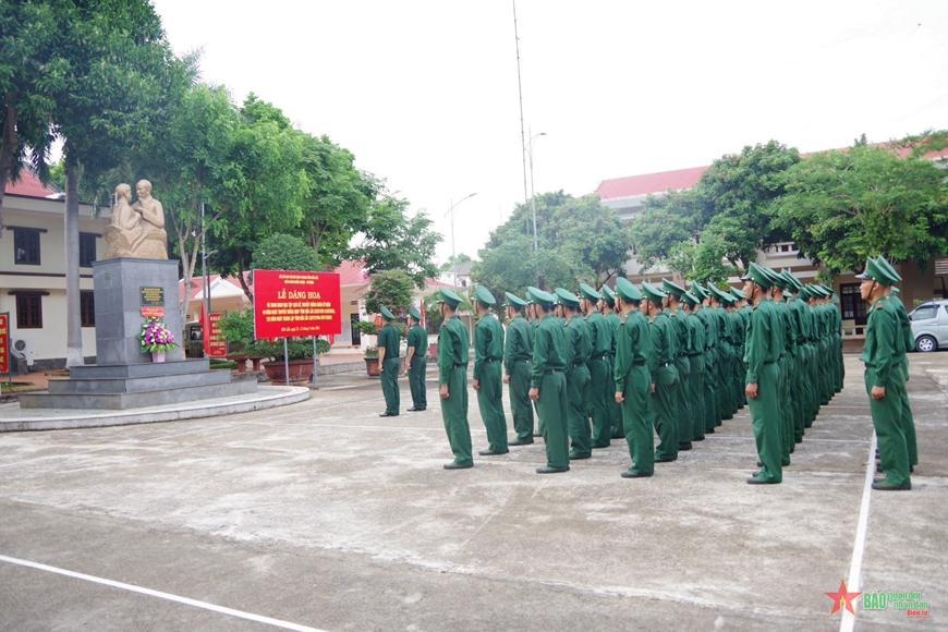 Dak Lak provincial Border Guards educate recruits on traditions