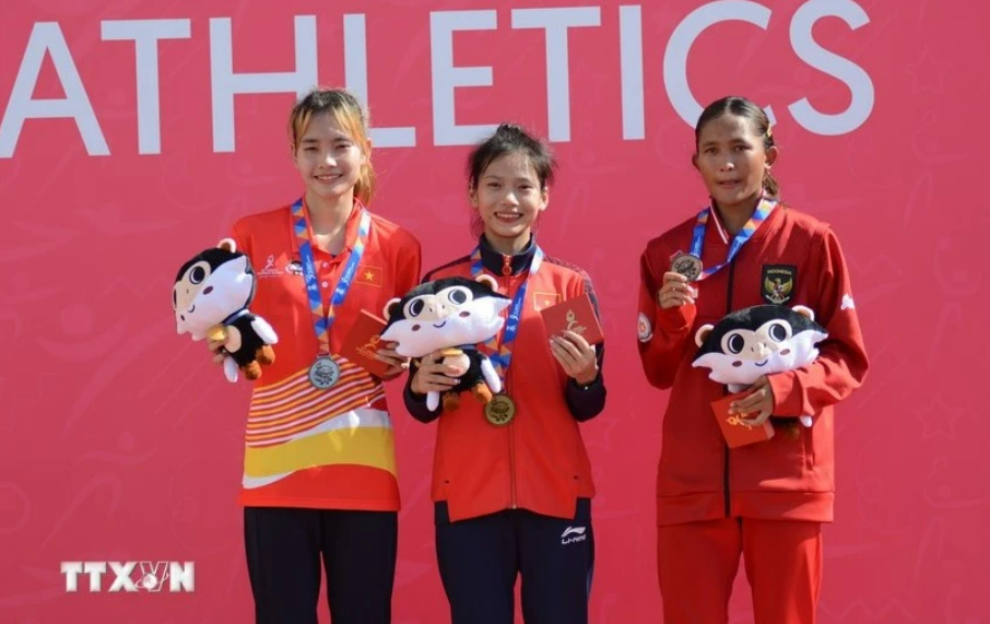 Vietnamese runner earns two golds at ASEAN Schools Games