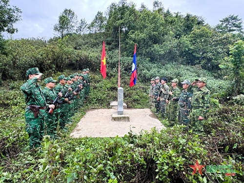 Vietnamese and Lao border guard units conduct joint patrol