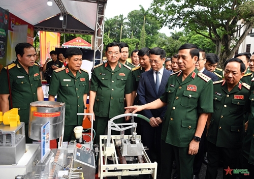 Winners of 24th Military Creative Youth Awards honored