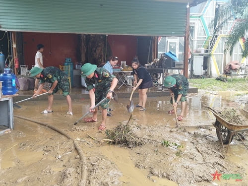 Ha Giang: Troops exert all-out efforts to help people overcome flood ...
