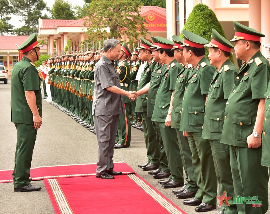State President Visits Engineering Brigade 25