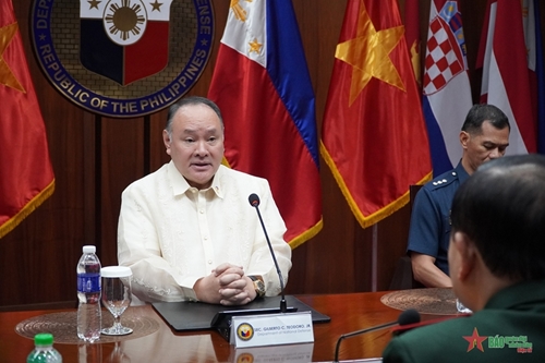 Vietnam, Philippines to develop defense ties practically, substantively