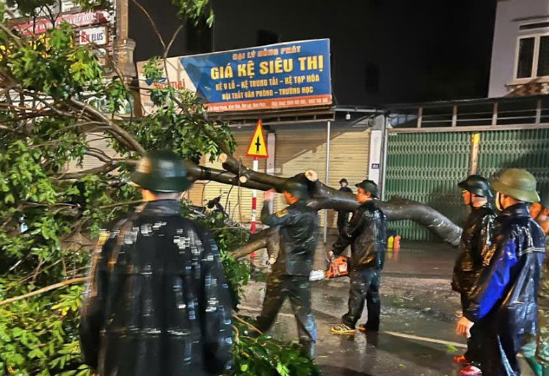 MR2’s troops help local people overcome flood aftermath